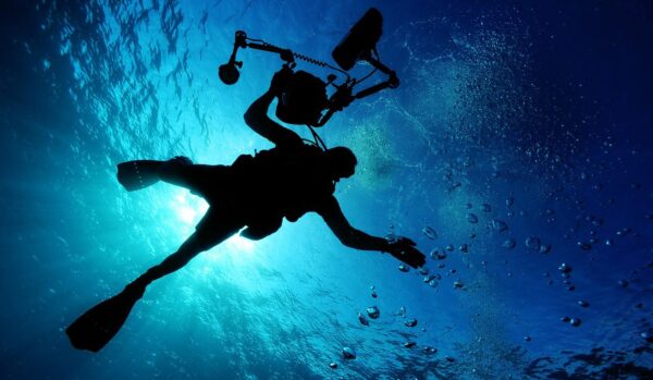 Operation to sink Boeing 747 in Bahrain underwater theme park in full ...
