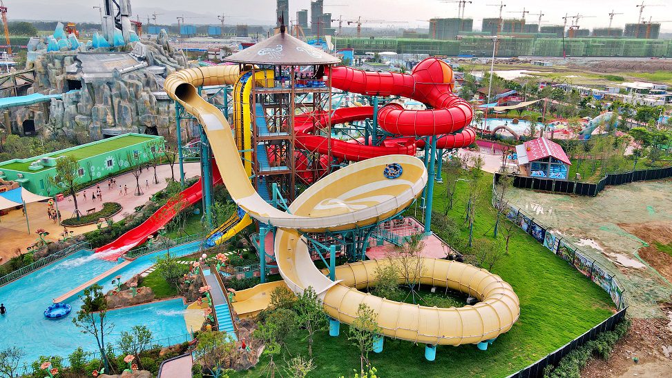World’s first Orbiter water slide debuts at Adventure Bay, China ...
