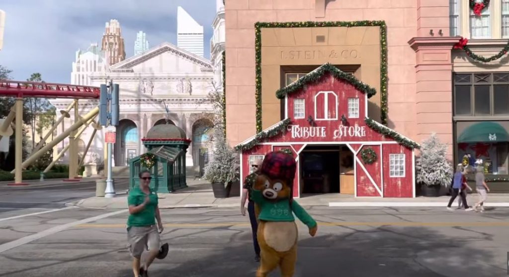 Earl the Squirrel walk-around character debuts at Universal Orlando ...