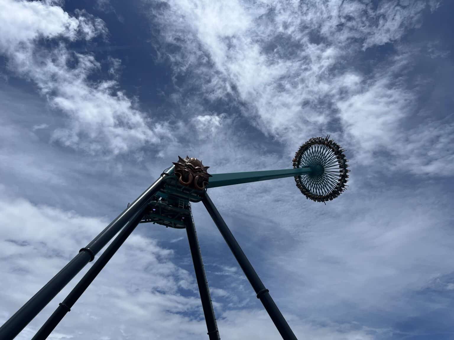 Dreamworld gives life to 'King Claw' Intamin Gyro Swing ride - InterPark